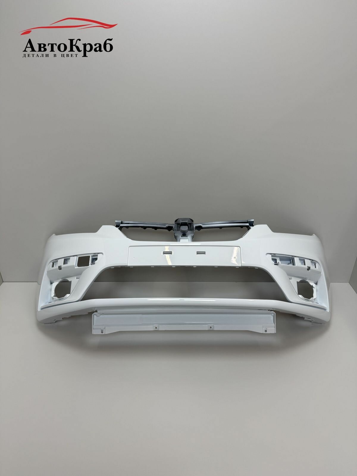 Бампер передний в цвет для Рено Логан 2 рестайлинг 2018 - 2022 г. 369 - белый