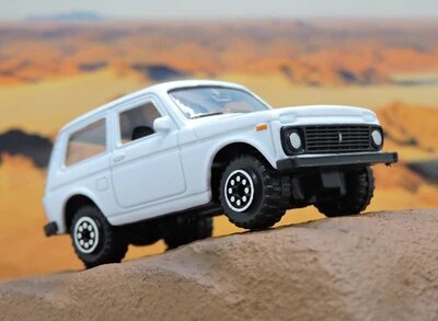 Модель автомобиля LADA Niva 1:60 металлическая