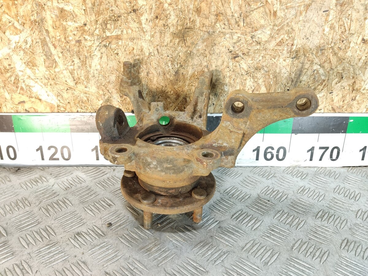 Кулак поворотный передний левый NISSAN Maxima a33 400152Y000