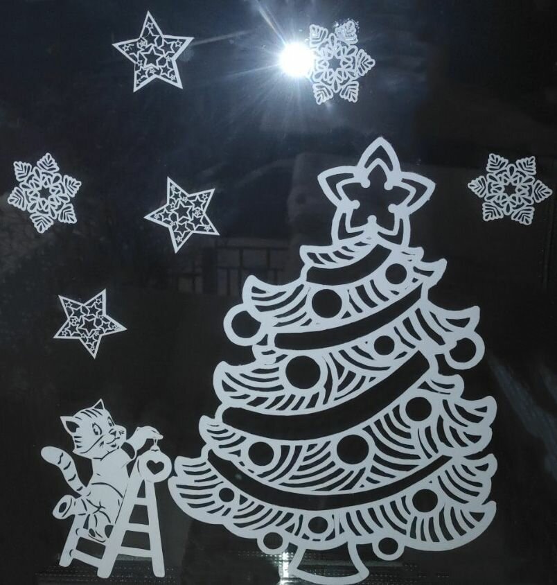 Украшение новогоднее на окно (вытынанки из бумаги)