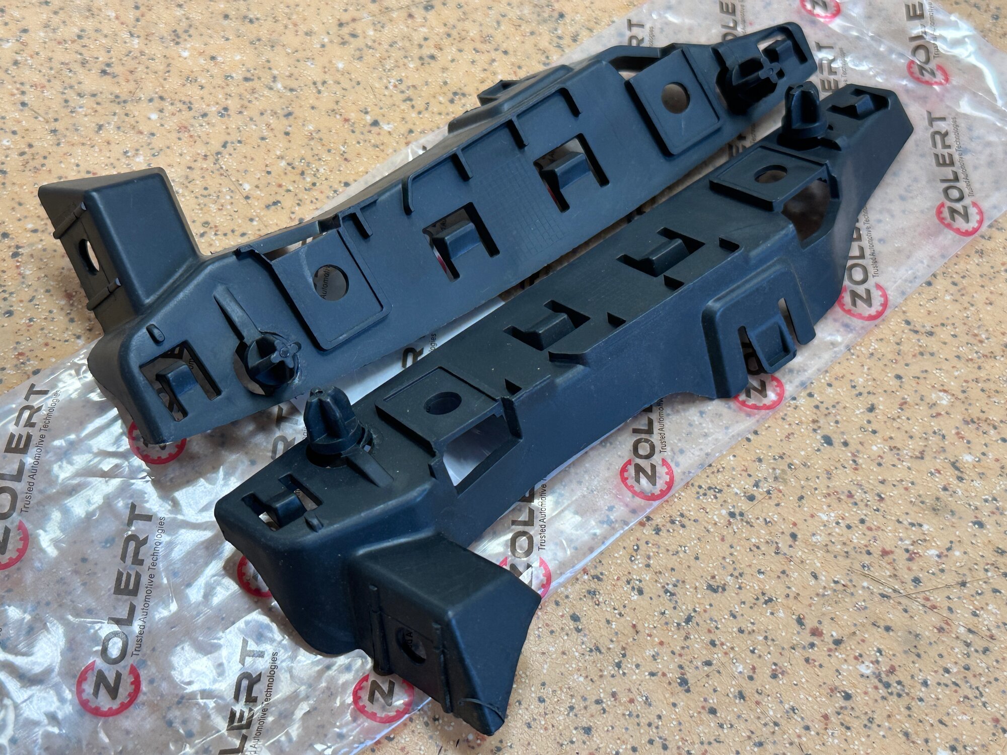 Кронштейн крепления крыла и бампера к-т Zolert СЕДАН Ситроен С4 II Citroen C4 II Sedan 1609980680 ZRC806