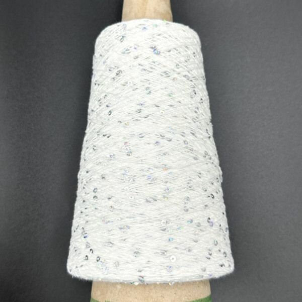 Пряжа Пайетки 3мм на хлопке 012 белый с голографическими серебряными пайетками (200г/1500м) т5ж