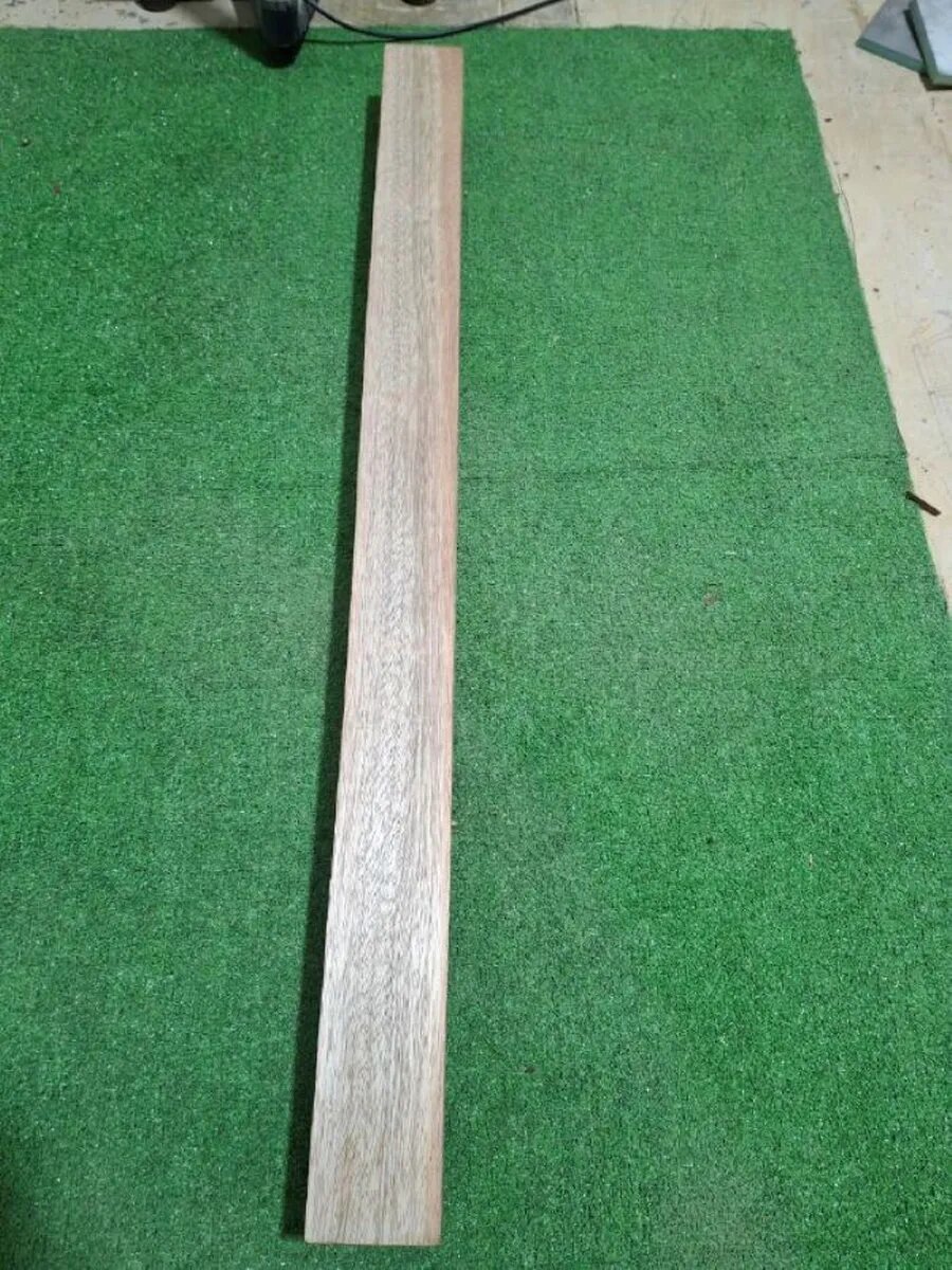 Слэб массив Красное дерево (1050 - 80 - 80 мм)