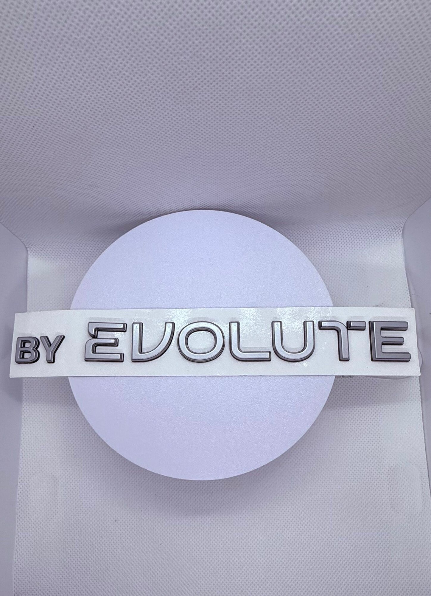 Эмблема крышки багажника "BY EVOLUTE" для Evolute i-SPACE, Эволют ай-спейс