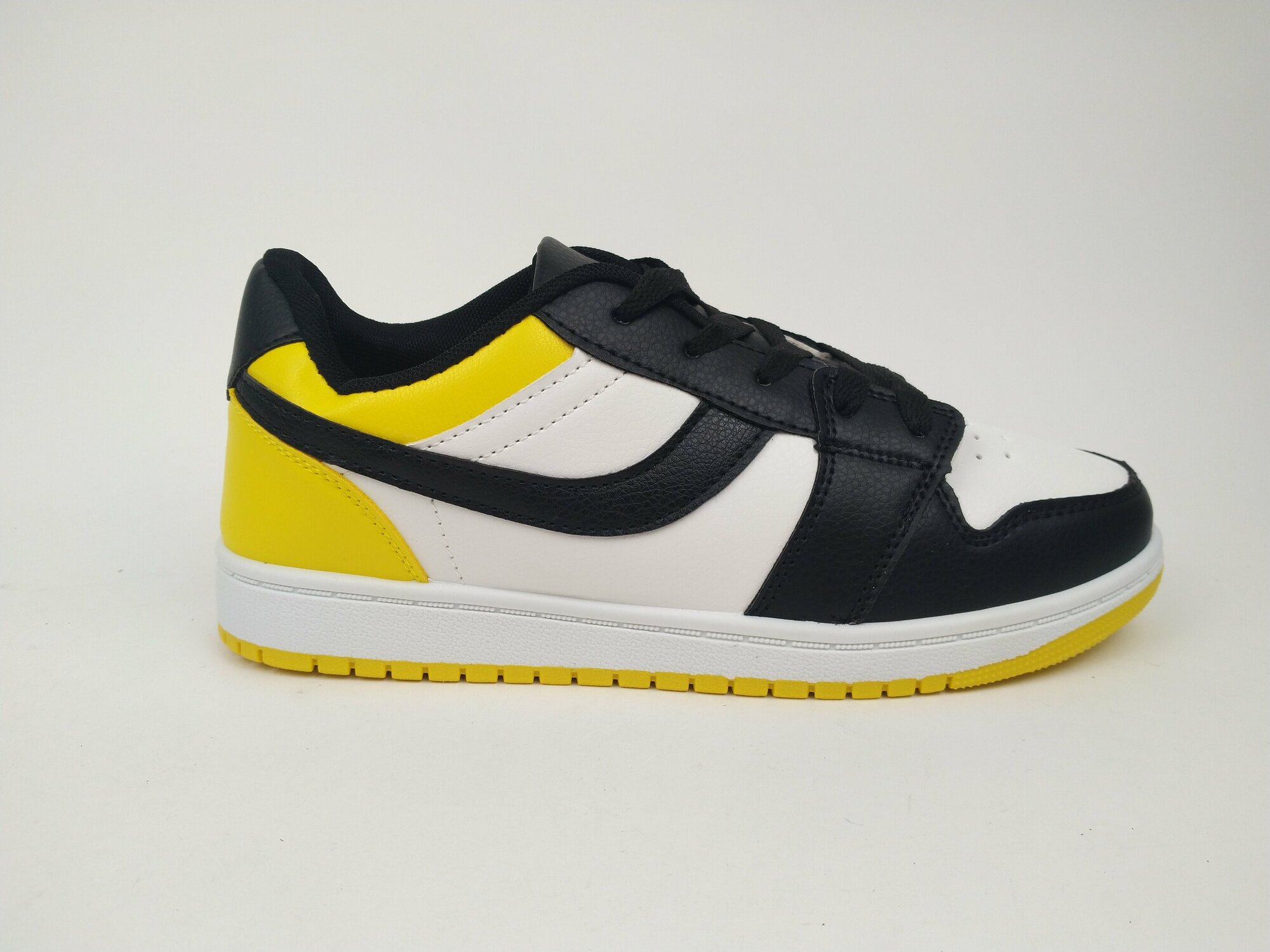 Кроссовки Базовая