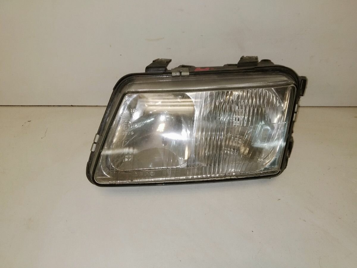 Фара передняя левая Audi A3 8L