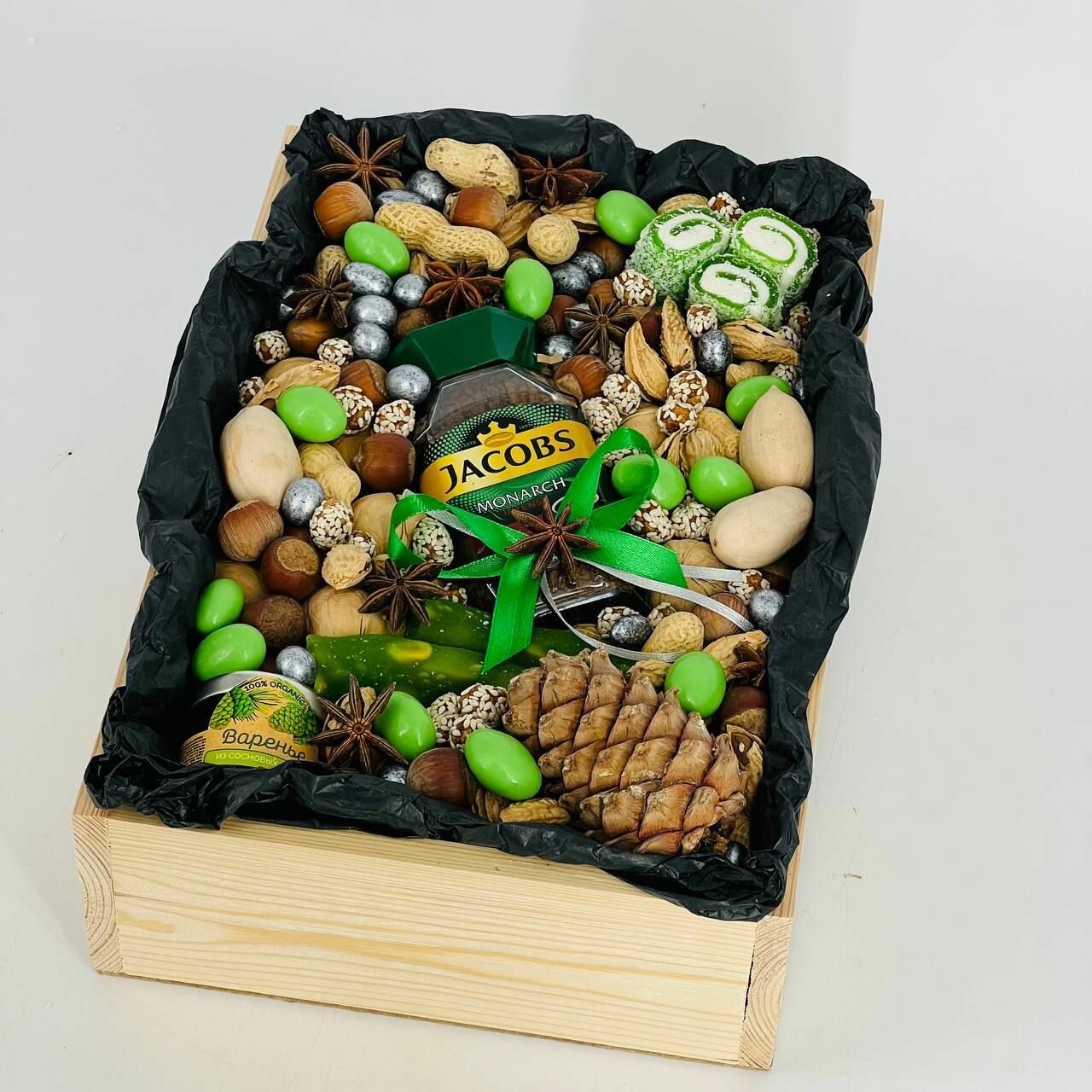 Подарочный набор орехов с кофе