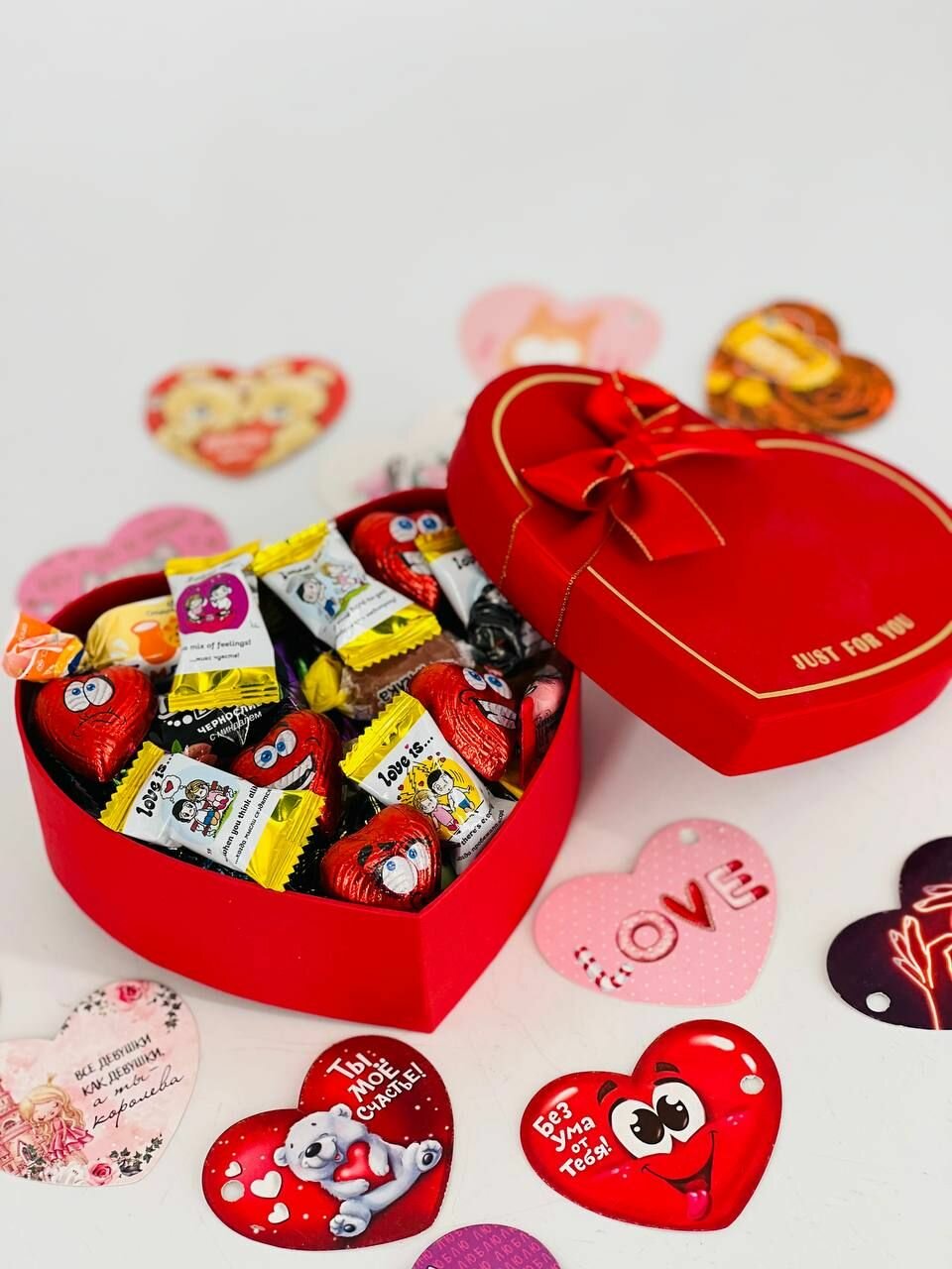 Сладкий бокс сердце. Валентинка тайная Love is,500 г.