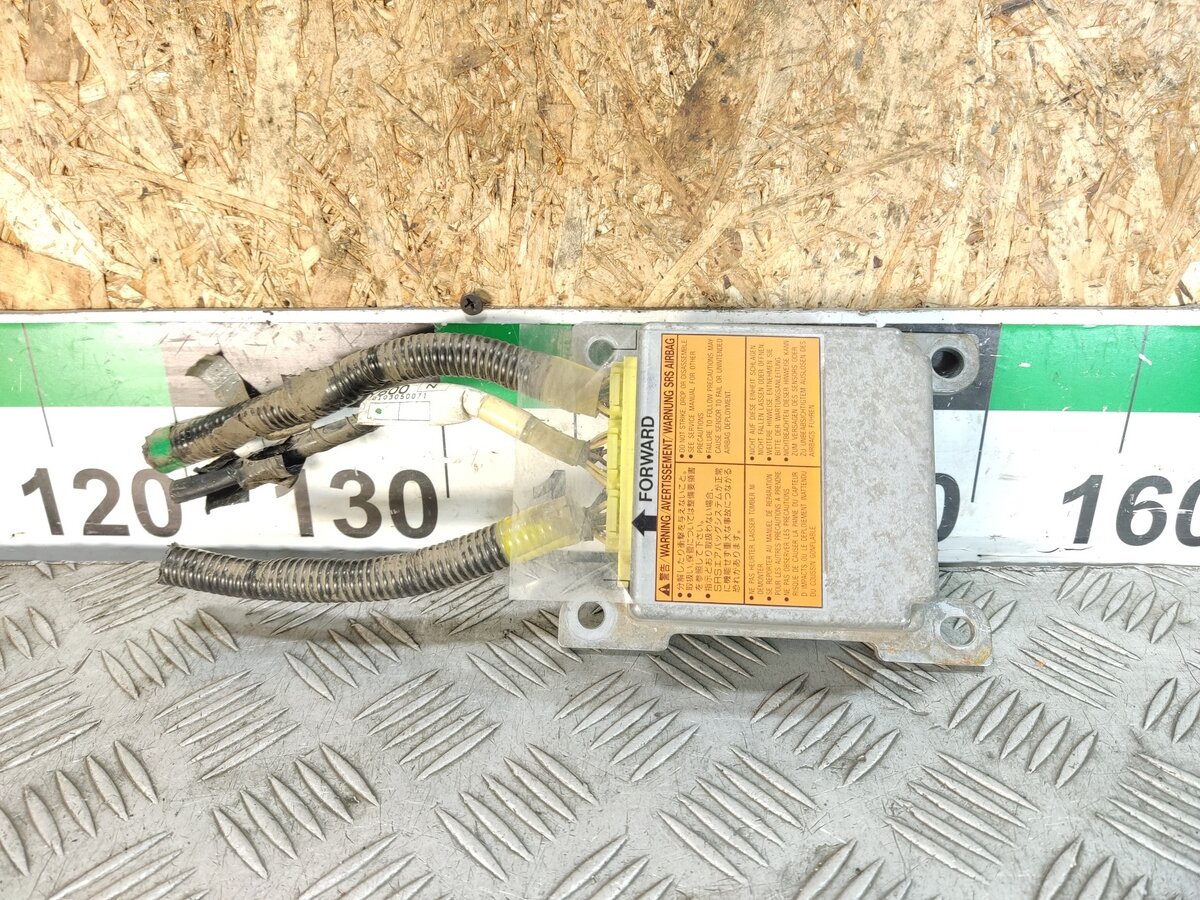 Блок управления Air Bag NISSAN Maxima a33 988204Y715