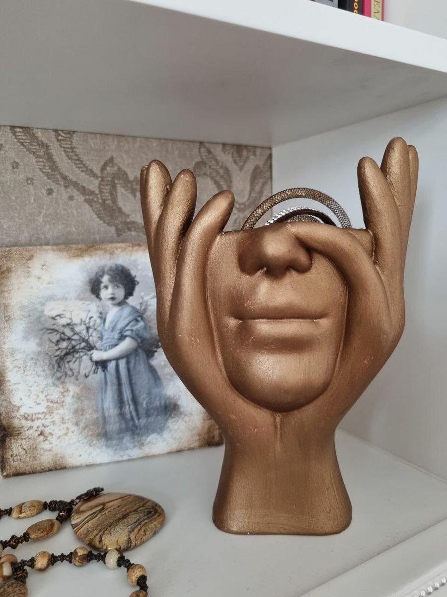 Гипсовая статуэтка, кашпо "Раздумье", мечты в руках.