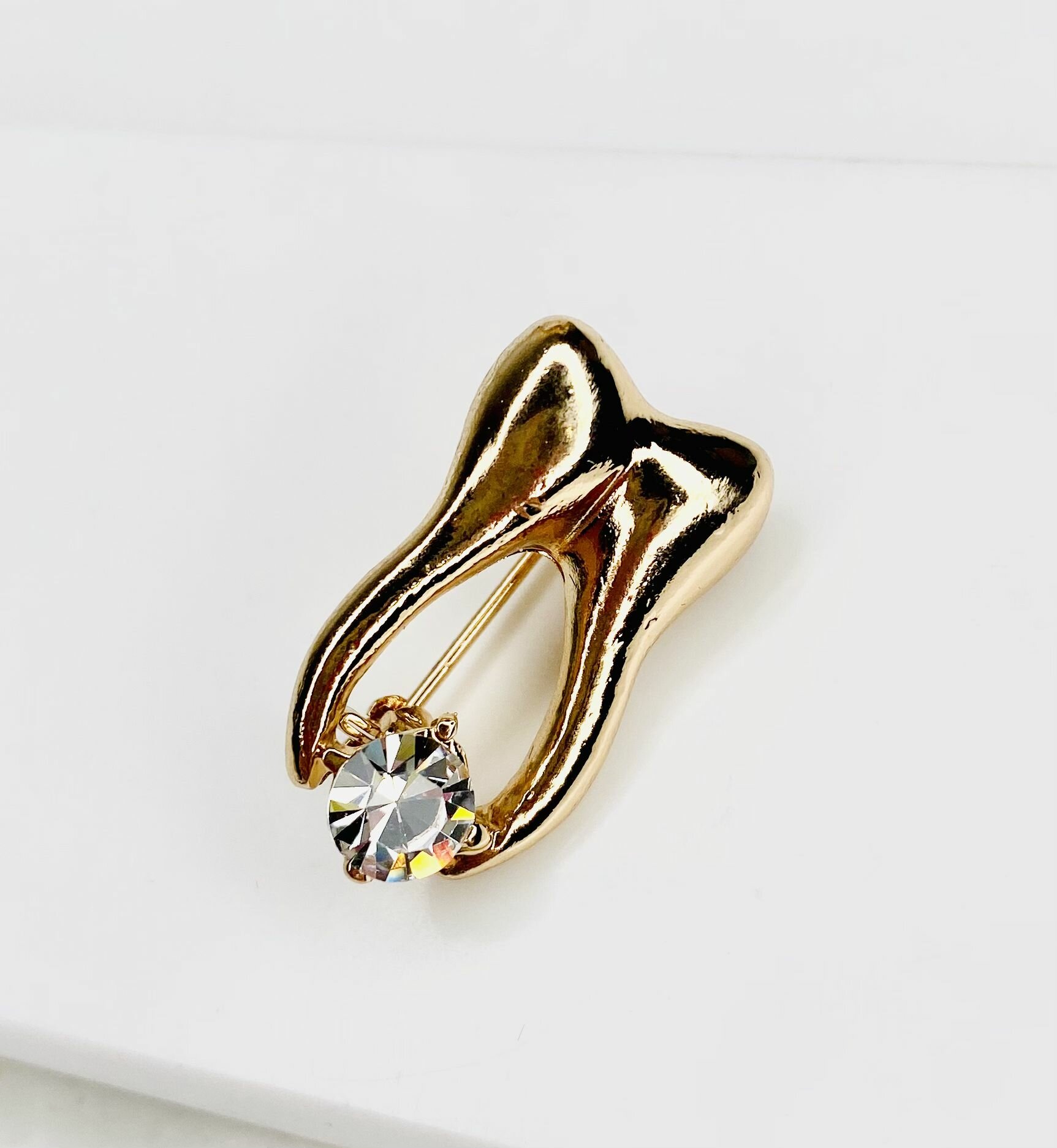 Брошь, искусственный камень