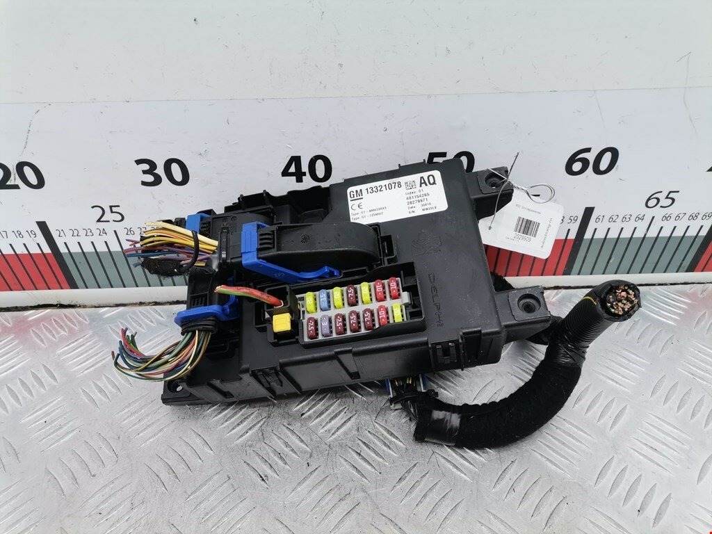 Блок предохранителей Opel Corsa D 13321078 арт. 2029909