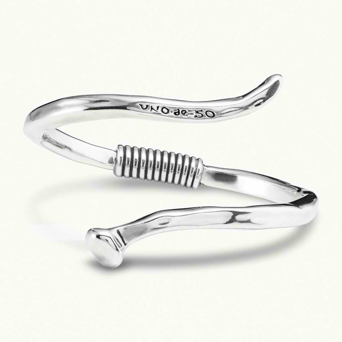 Жесткий браслет