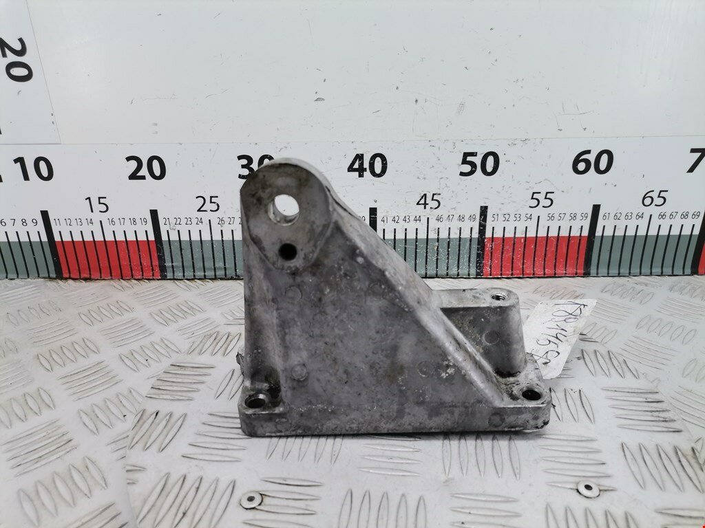 Кронштейн (крепление лапа) двигателя Lexus IS 1 (XE10) арт. 1891459