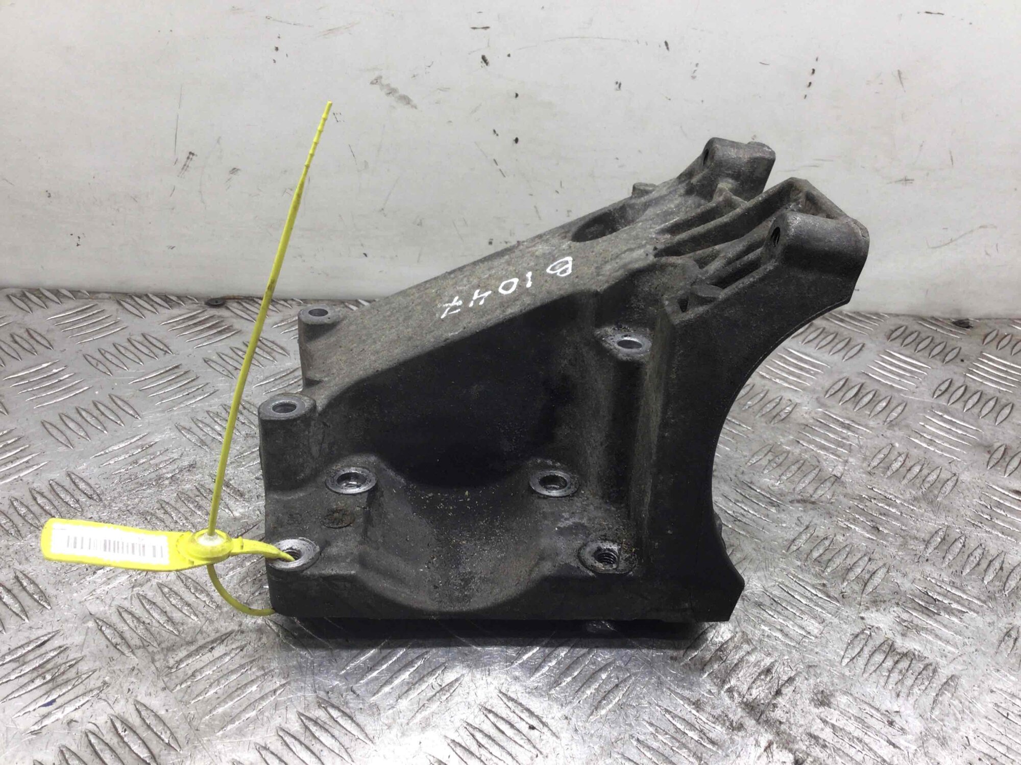 Б/У Кронштейн компрессора кондиционера Ford Focus 2 поколение (2005-2008) 2007 г.