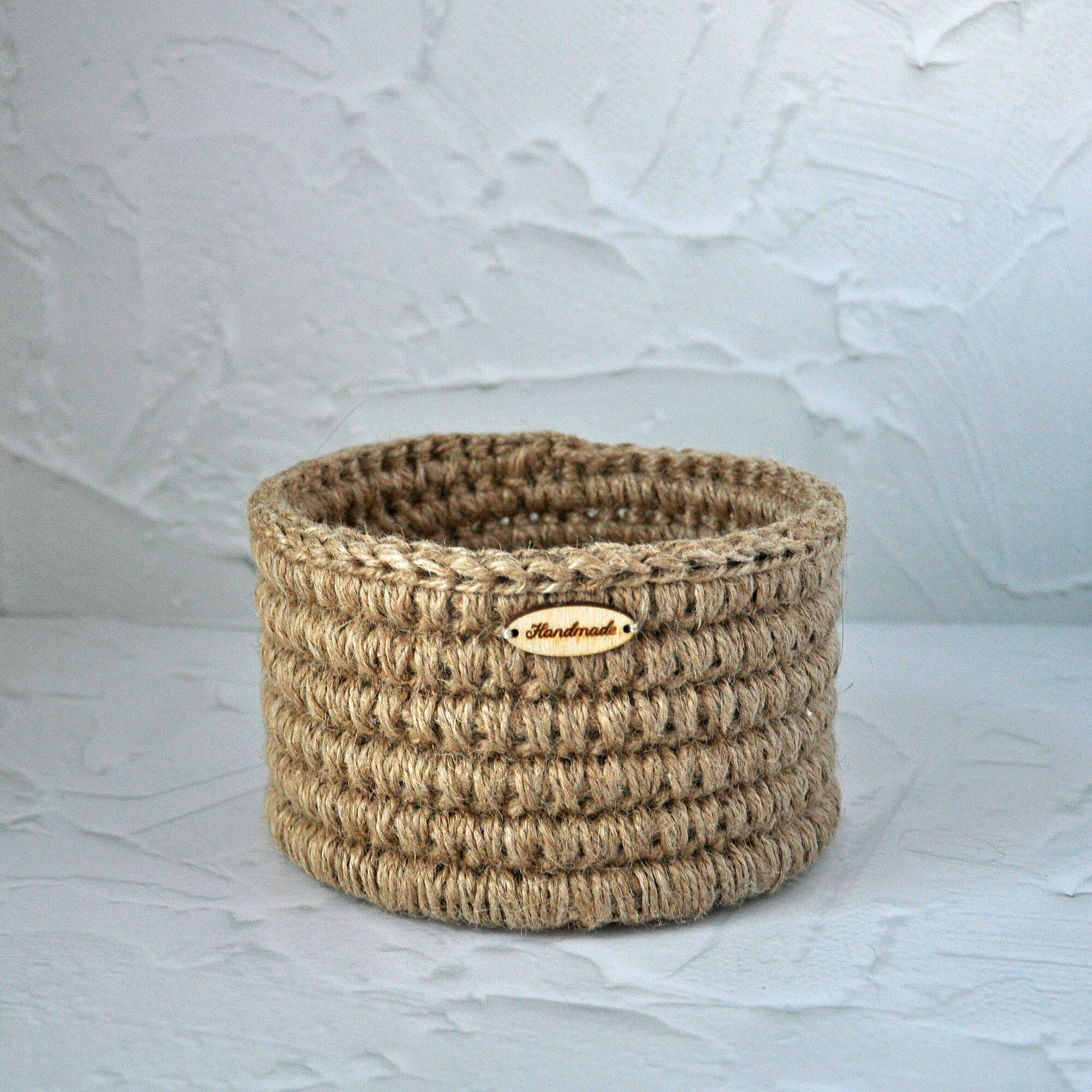 Круглая декоративная корзинка из джута 15 см, ручная работа