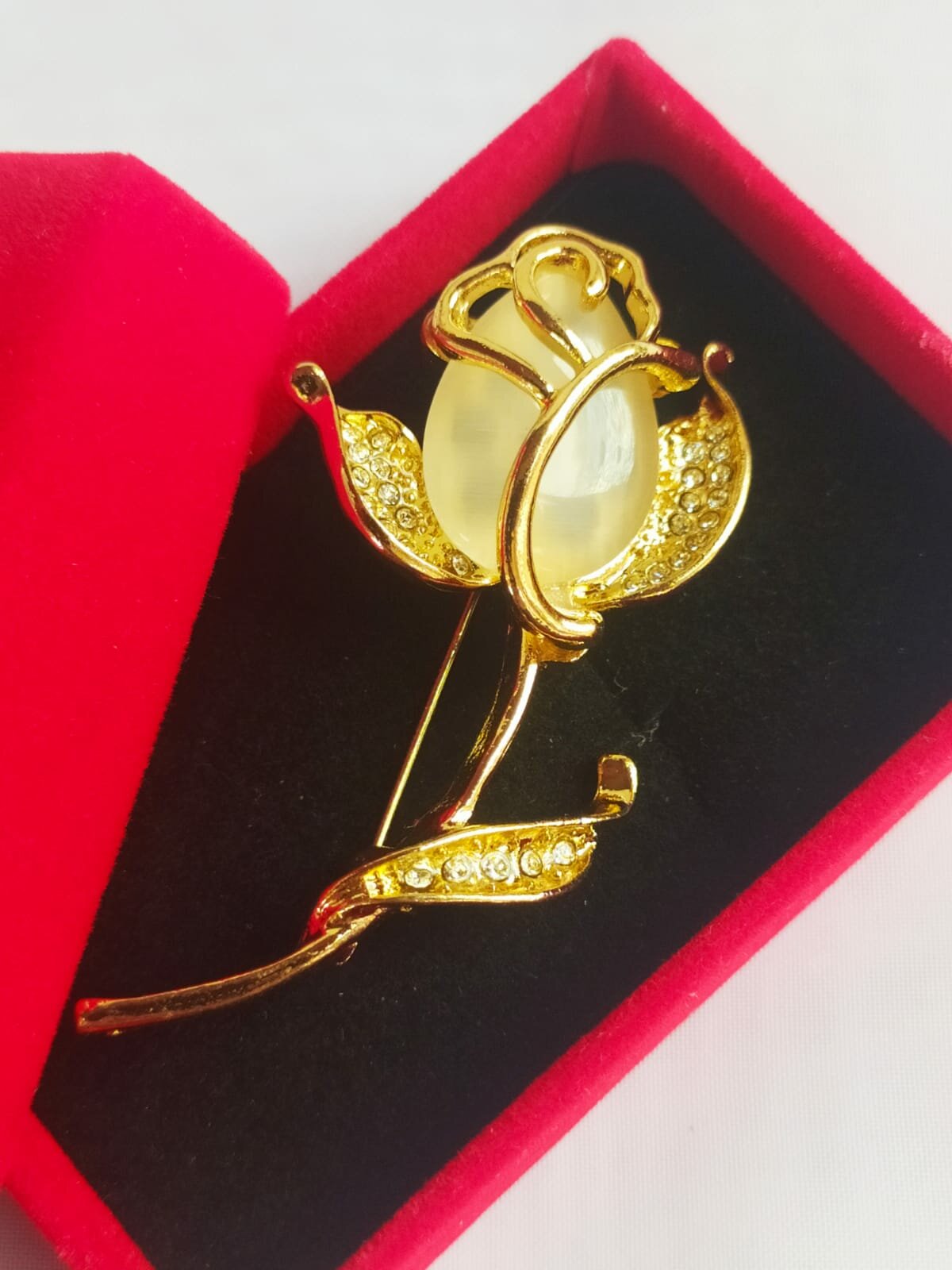 Брошь, кошачий глаз, стразы