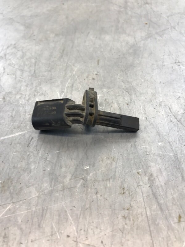 Датчик abs передний левый Skoda Octavia A5 2004- 7H0927803