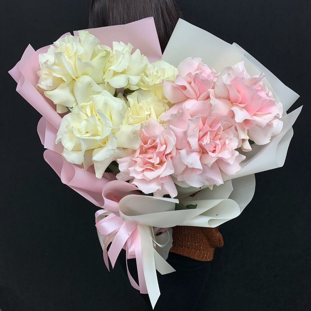 11 французских роз / Букет из 11 белых и розовых французских роз / Вывернутые розы микс