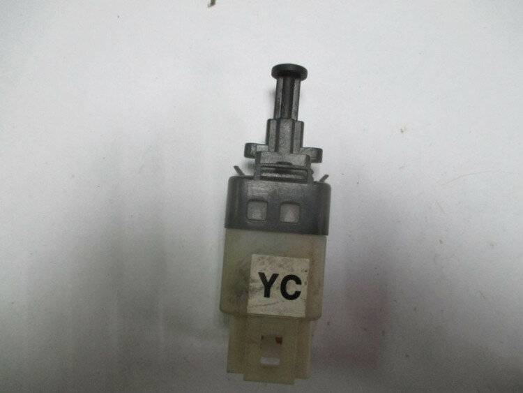 Датчик стоп-сигнала 96440927 YC Шевроле Авео Т200-250 Лачетти Реззо