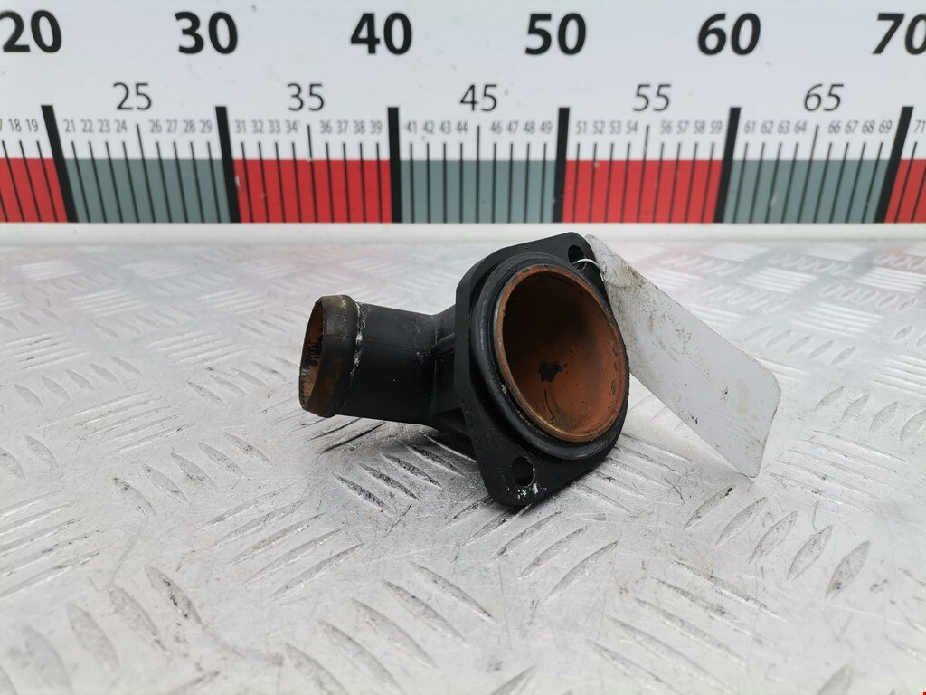 Корпус термостата Volkswagen Golf 3 030121121B арт. 2018449