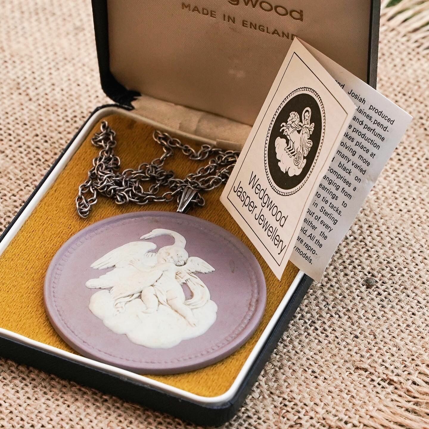 WEDGWOOD винтажный медальон "Купидон и лебедь", Англия, 1980-1990 гг.