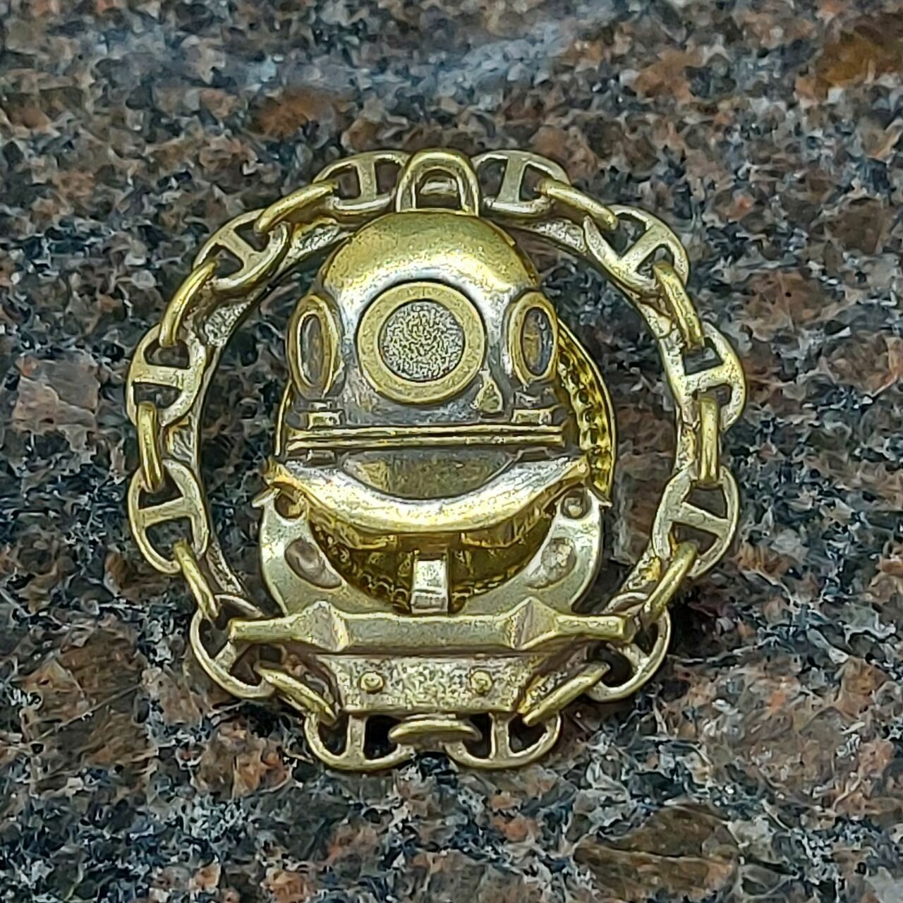 Знак нагрудный водолаз