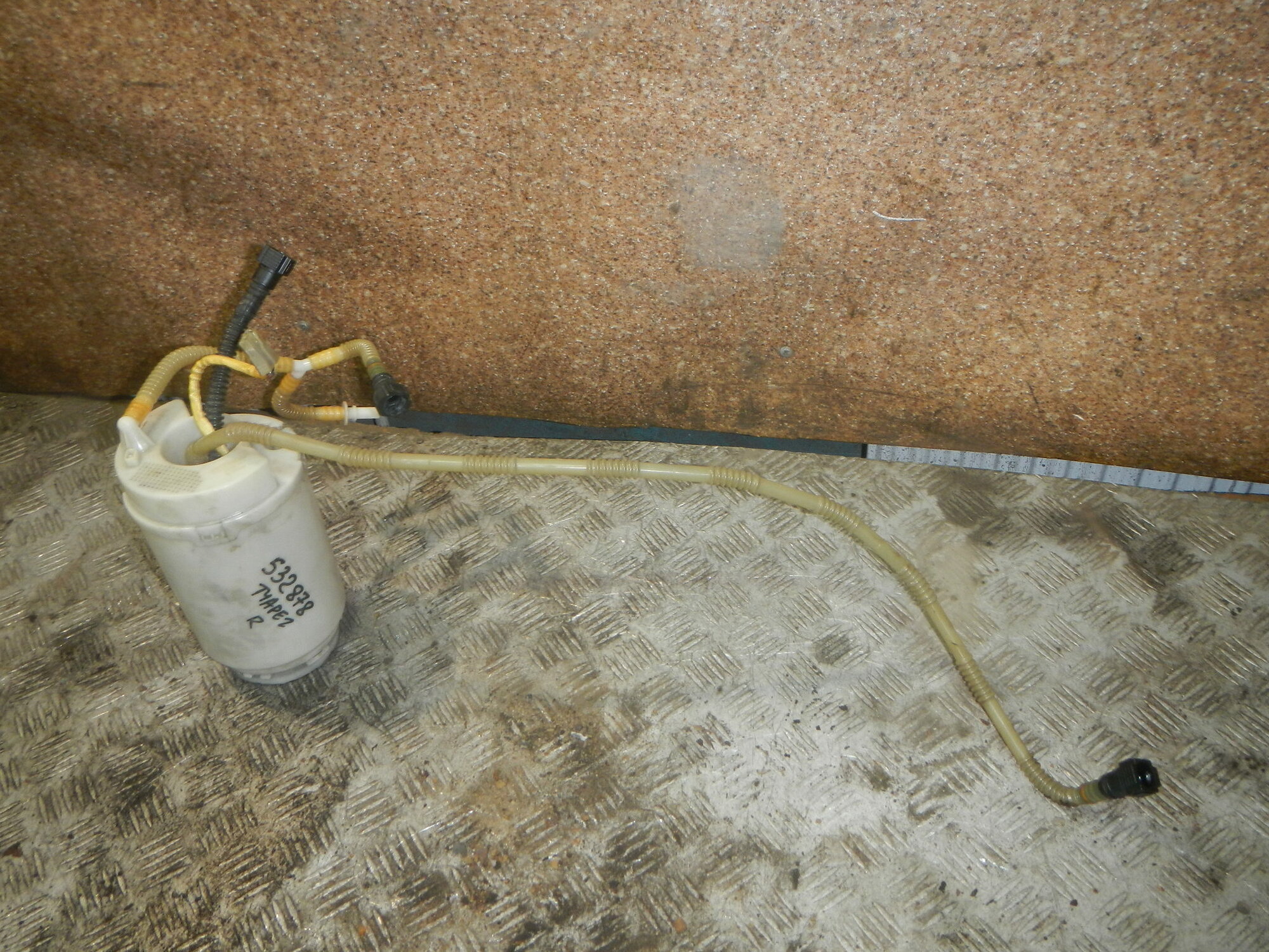 Б/У Насос топливный электрический, Volkswagen (Фольксваген)-TOUAREG (02-10) VOLKSWAGEN TOUAREG (02-10) Правый,аналог,BAA....