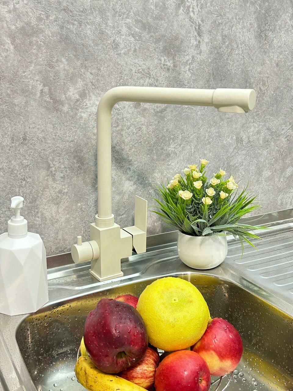 Смеситель для кухни из нержавеющей стали с поворотным изливом под фильтр ViEiR V15025-F2 молочно-белый