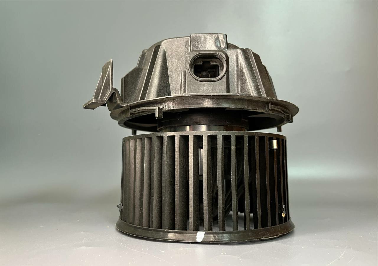 Мотор печки LUZAR A/C "LUZAR", арт. LFh 0987 (для Ларгуса, Логана)