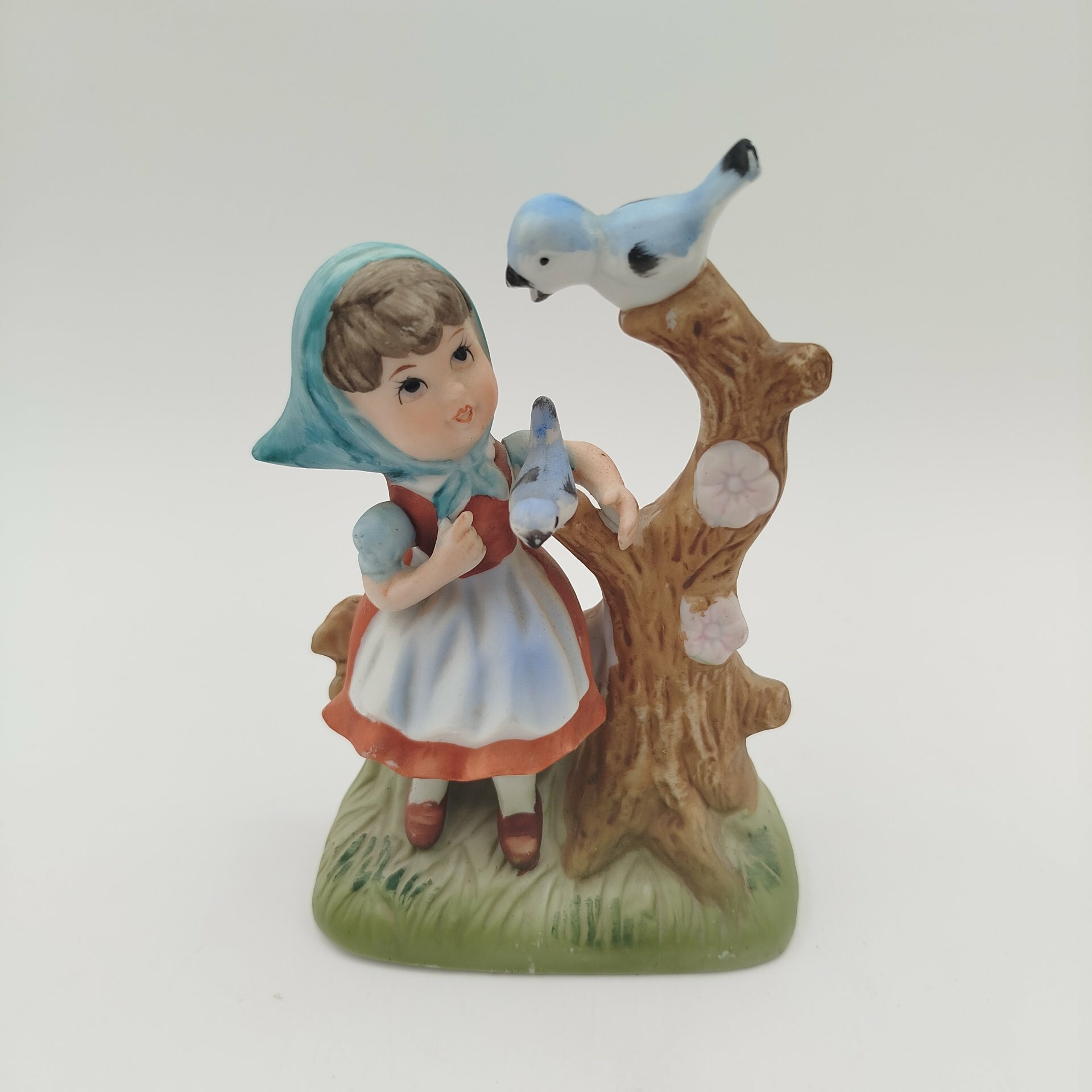 Статуэтка "Девочка с птицами", фирма "Wandertag", фарфор, роспись, Германия, 1981 г.