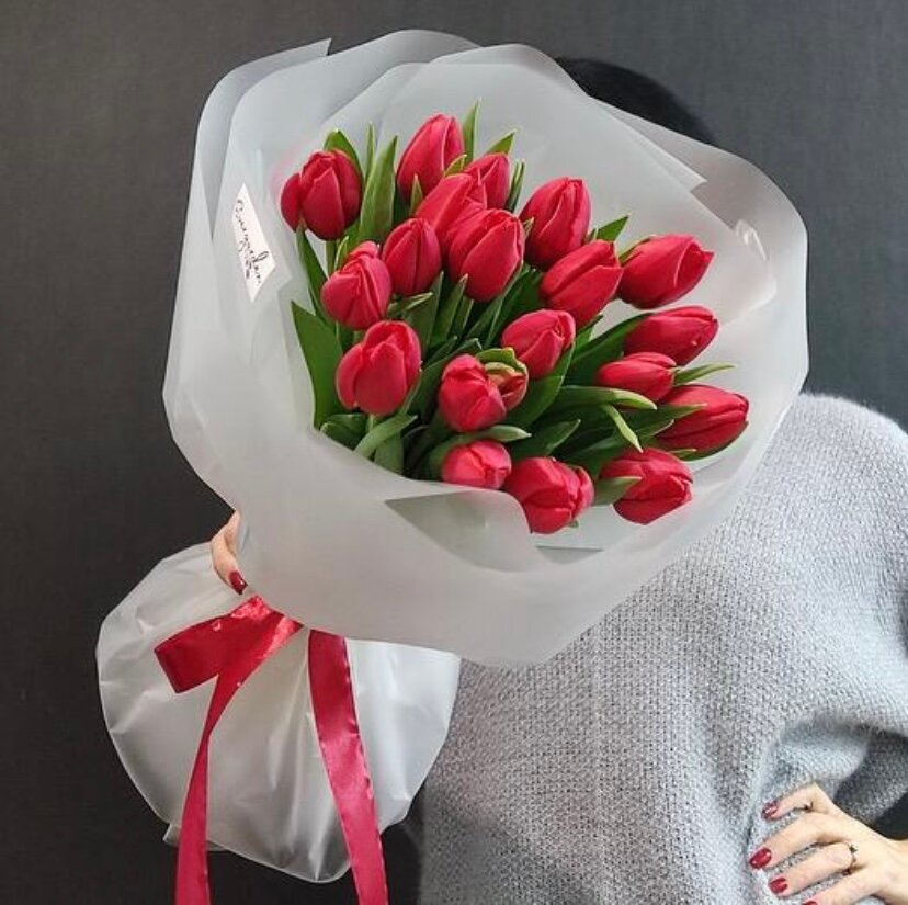 Букет живых цветов NURA FLOWERS "Красные тюльпаны", высота 40 см, 17 цветов