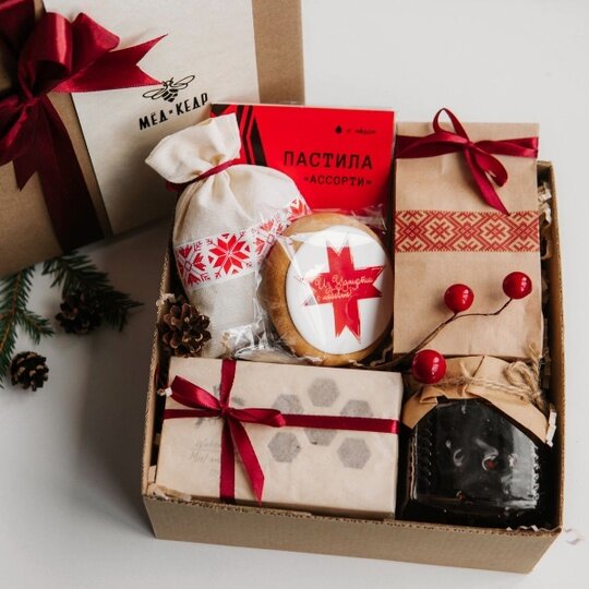 Подарочный набор "Удмуртский запас сил" с медовыми сотами и чаем, коллеге, сотруднику, партнеру, руководителю в подарок