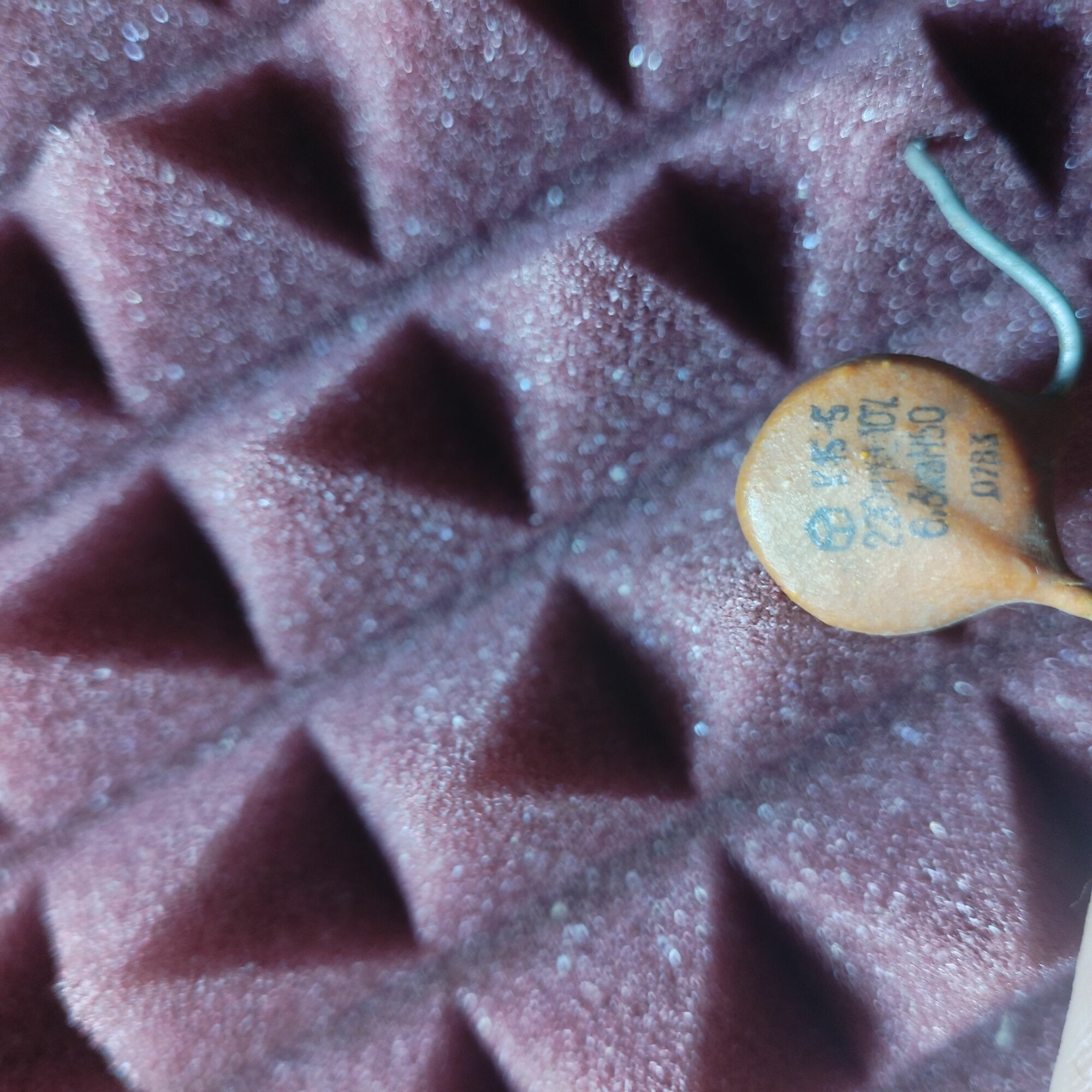 Конденсатор высоковольтный к15-5 6,3кв 220