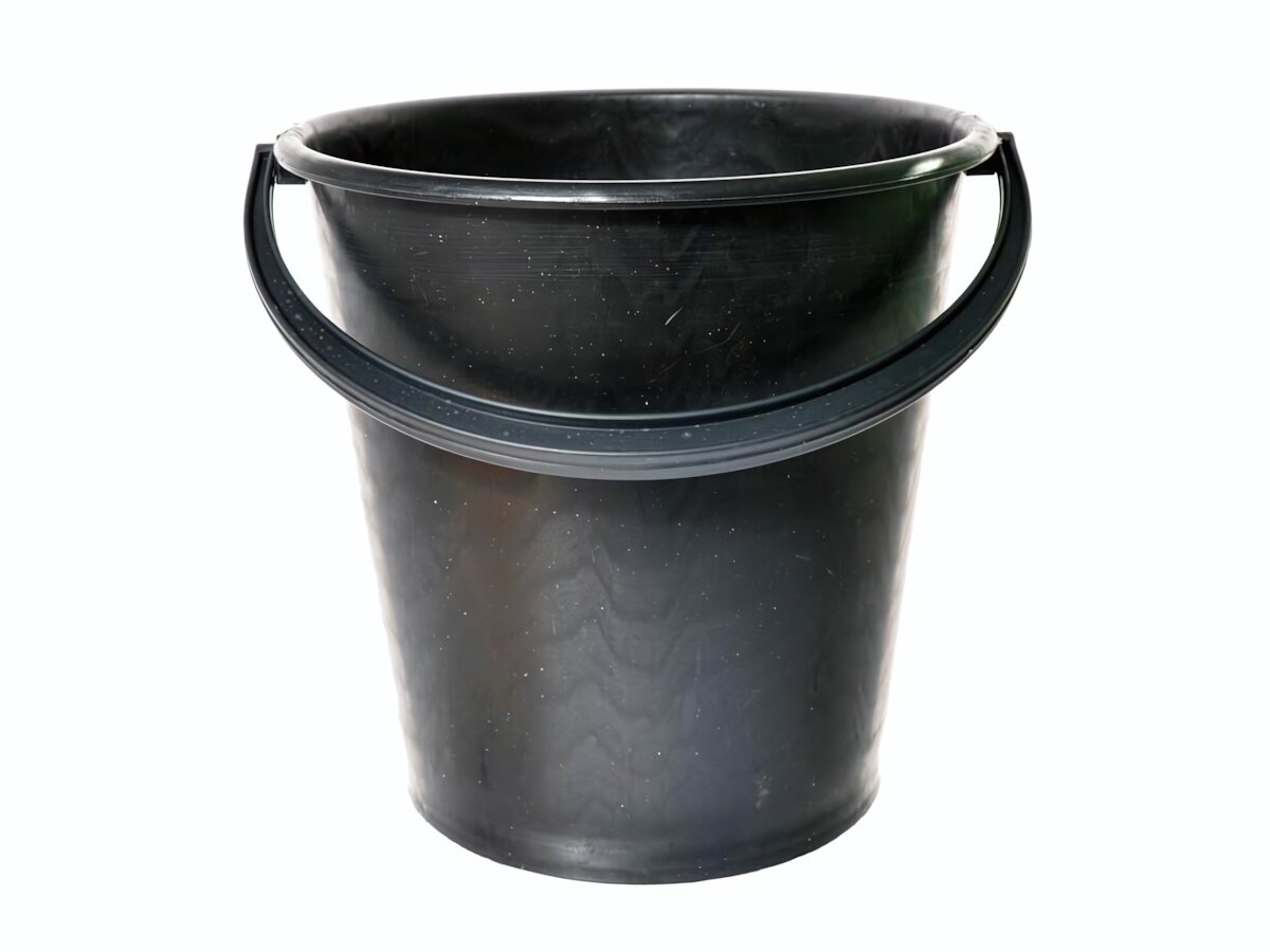 Ведро хозяйственное 10л, черное, пластиковое, с удобной ручкой