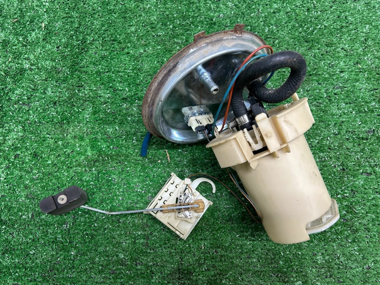 Насос топливный Opel Vectra B 93181359