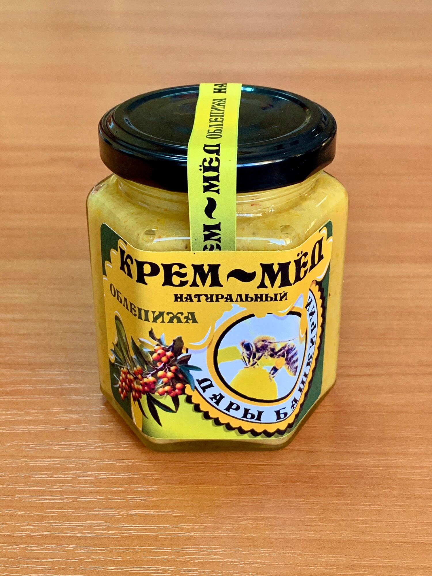 Крем-мед с облепихой 250 г в стеклянной банке в виде шестигранника