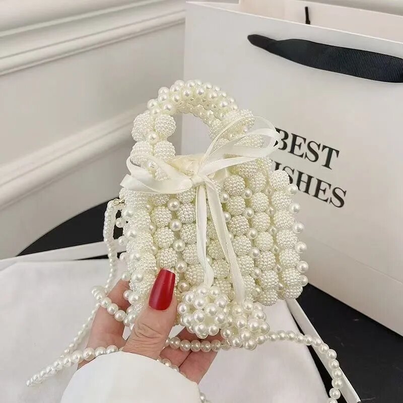 Бисерная сумочка ручной работы, молочного цвета, акриловые бусины, для праздника, с ручкой и ремешком