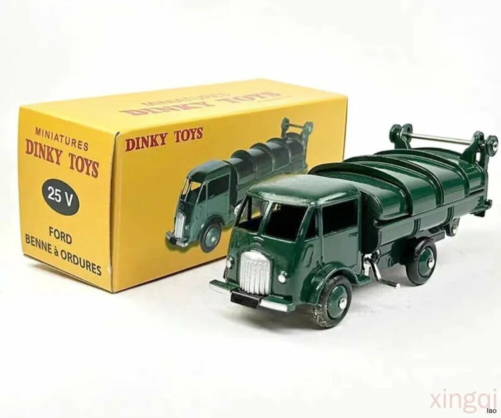 Модель мусоровозной машины Studebaker Benne в масштабе 1:43 от Dinky Atlas