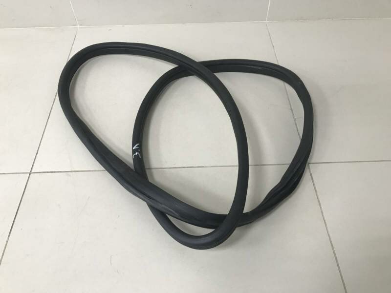 Уплотнитель проема двери задней левой Kia Ceed СВ 2018 кат.номер: 83110J7000