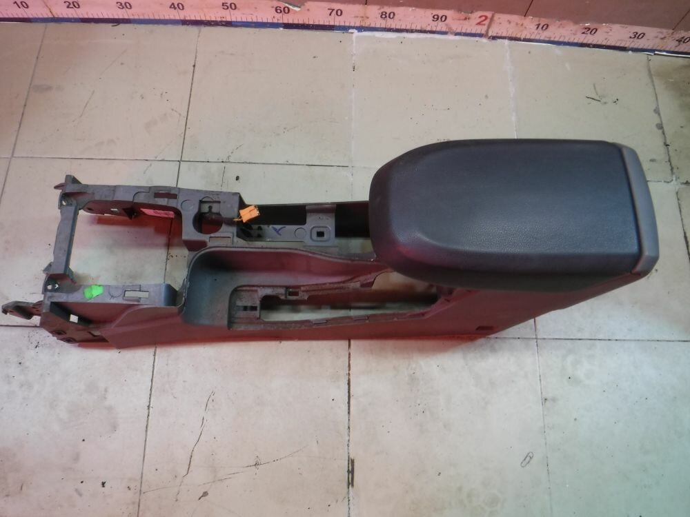 Подлокотник Ford Focus II