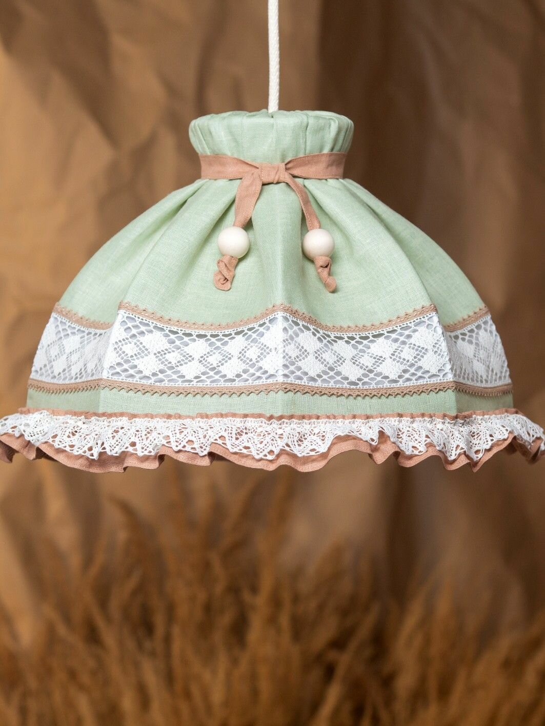 Люстра подвесная с абажуром в стиле Кантри светло-зеленый, коричневый