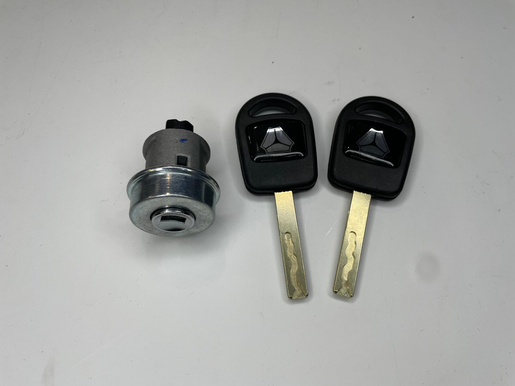 Личинка замка зажигания в сборе с ключами Sitrak C7H [12.4 24V 12 AMT грузовой 4X2 Turbo дизель (Traxon)] 811W464336014