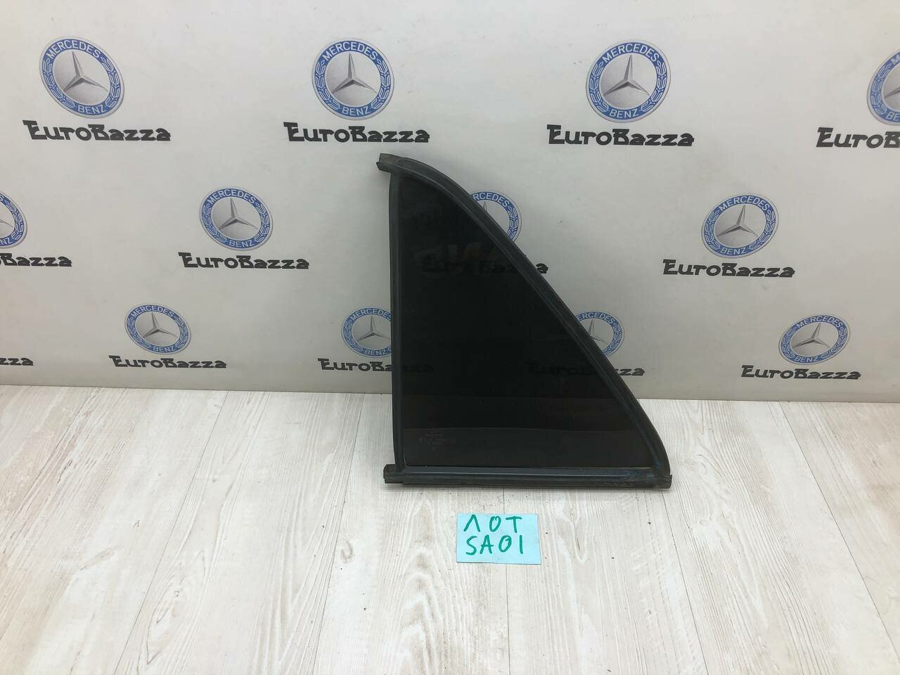Форточка задней левой двери Mercedes W123 A1237351909