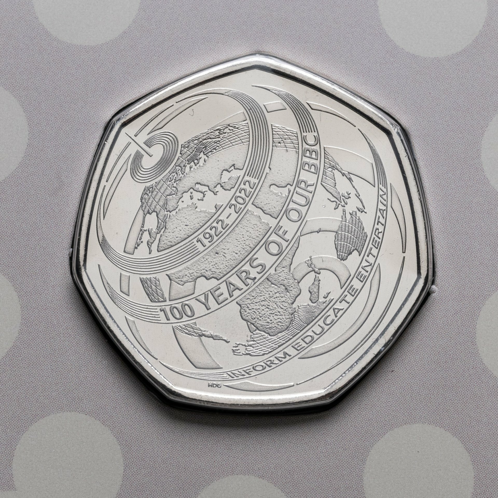Великобритания 50 пенсов 2022 100 лет Британской радиовещательной корпорации, Мельхиор медь-никель, в сохранности BUNC