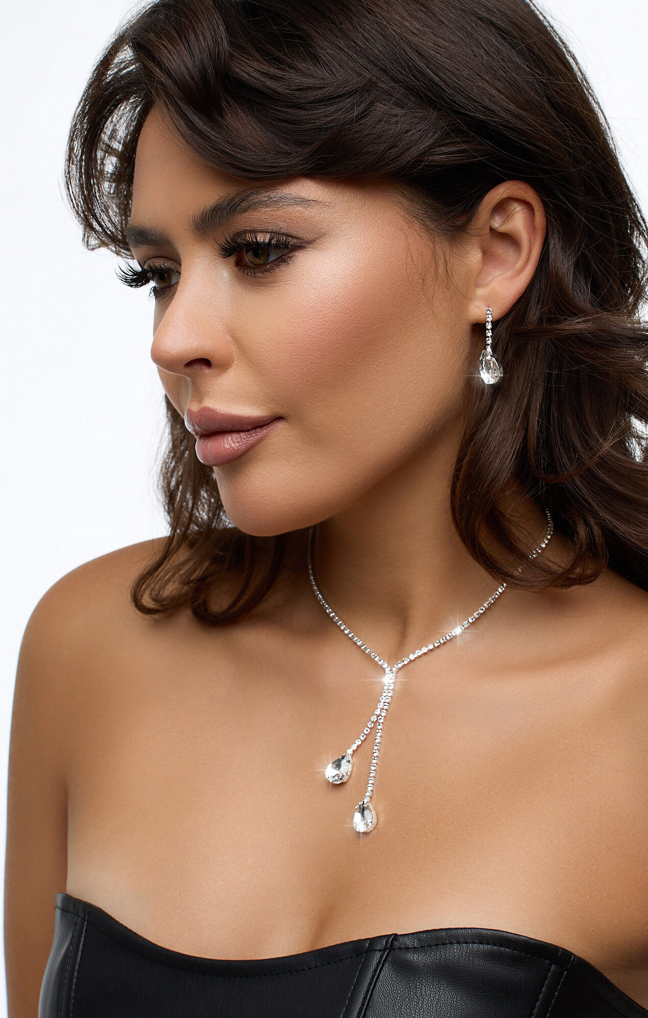 Комплект бижутерии: колье, серьги, кристалл