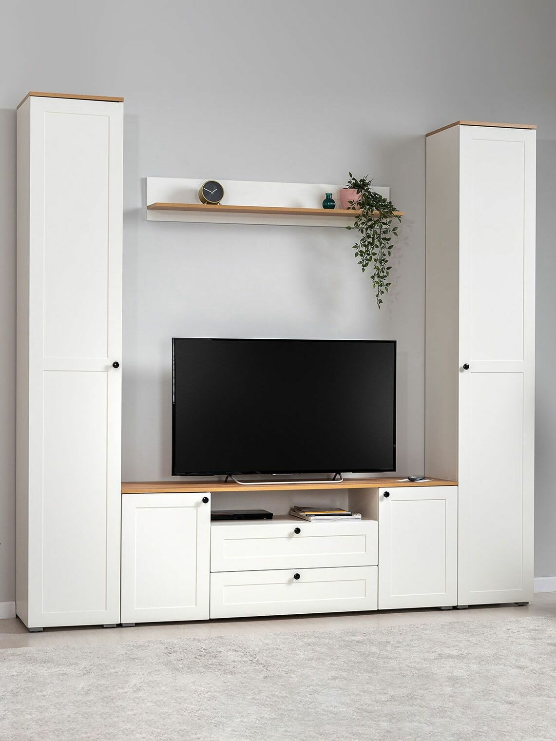 Распашной шкаф-пенал для одежды и хранения вещей Остин с полками, 40х42х230 см, Белый / Дуб Крафт золотой