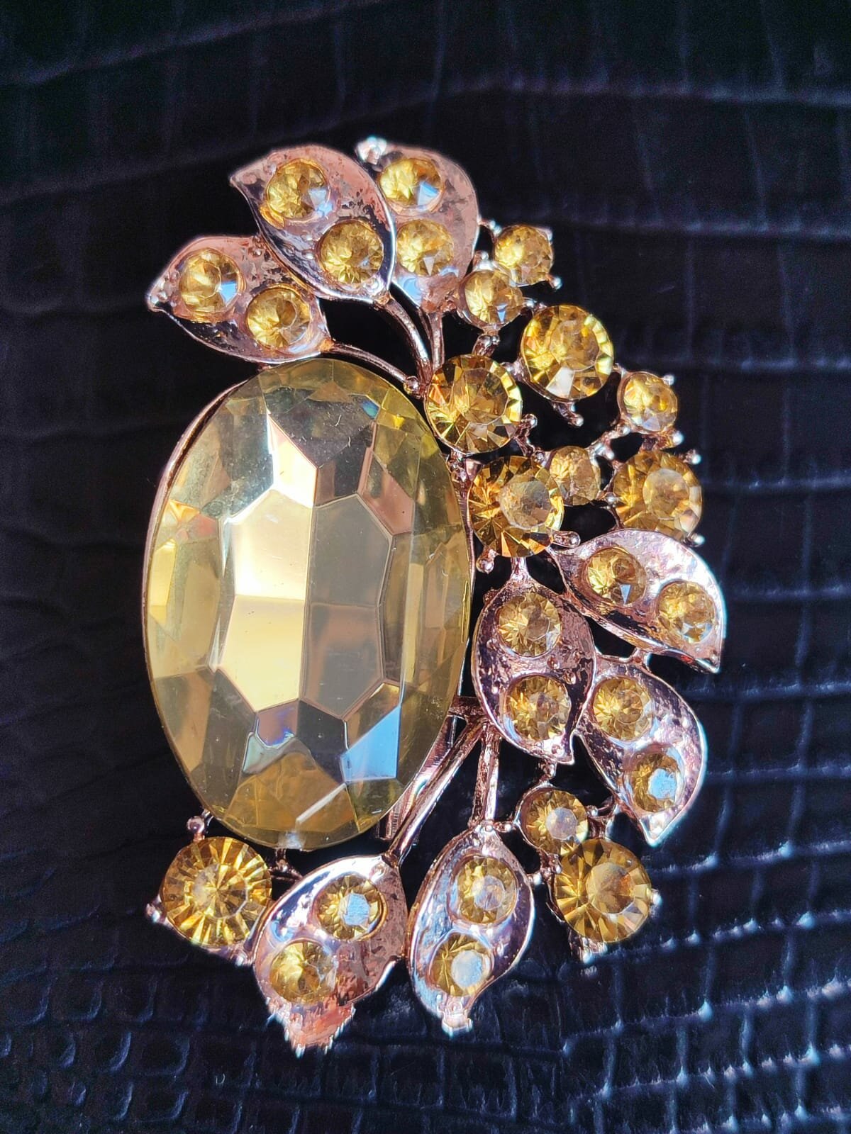 Брошь, стразы