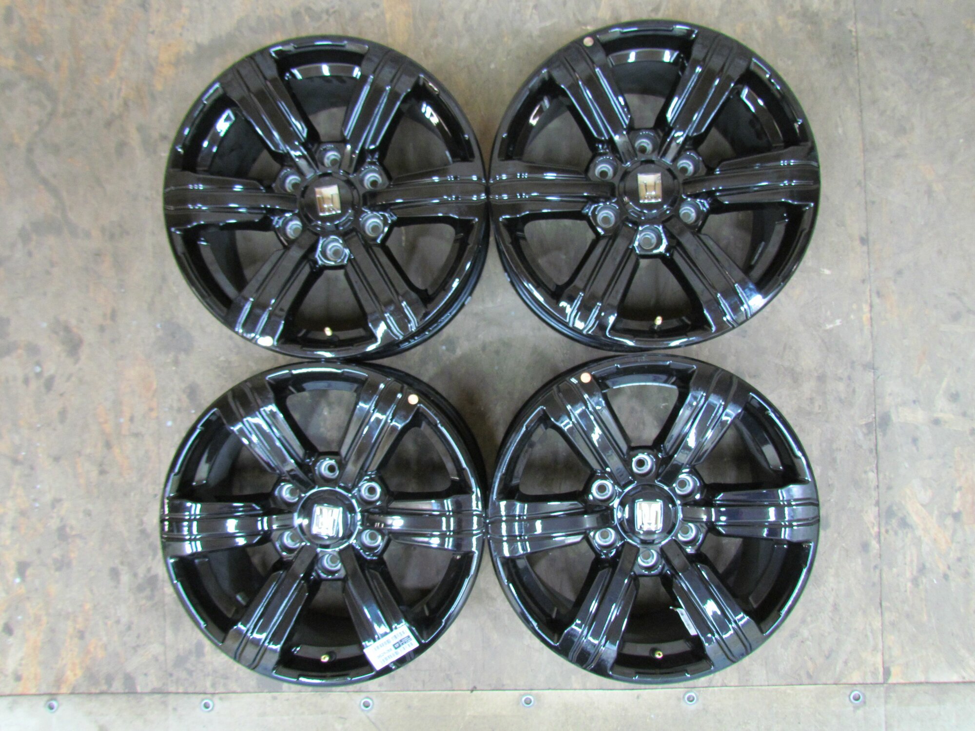 Комплект колесных дисков TANK R17 8J ET36 6*139.7 DIA100.1 (оригинал) 0026288