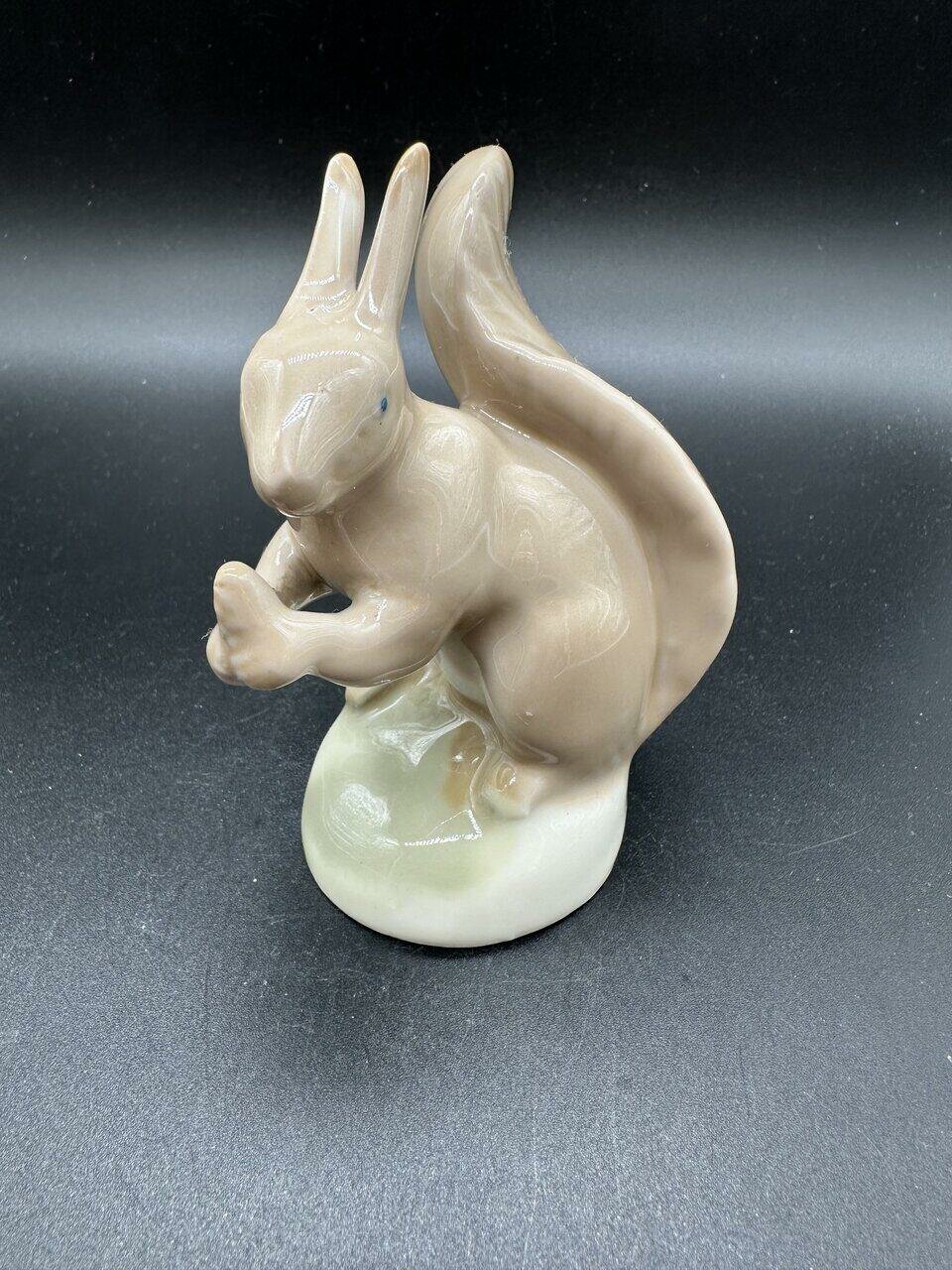 Статуэтка Белочка с орехом Городница Фарфор ссср 70 годы Винтажная Шикарная